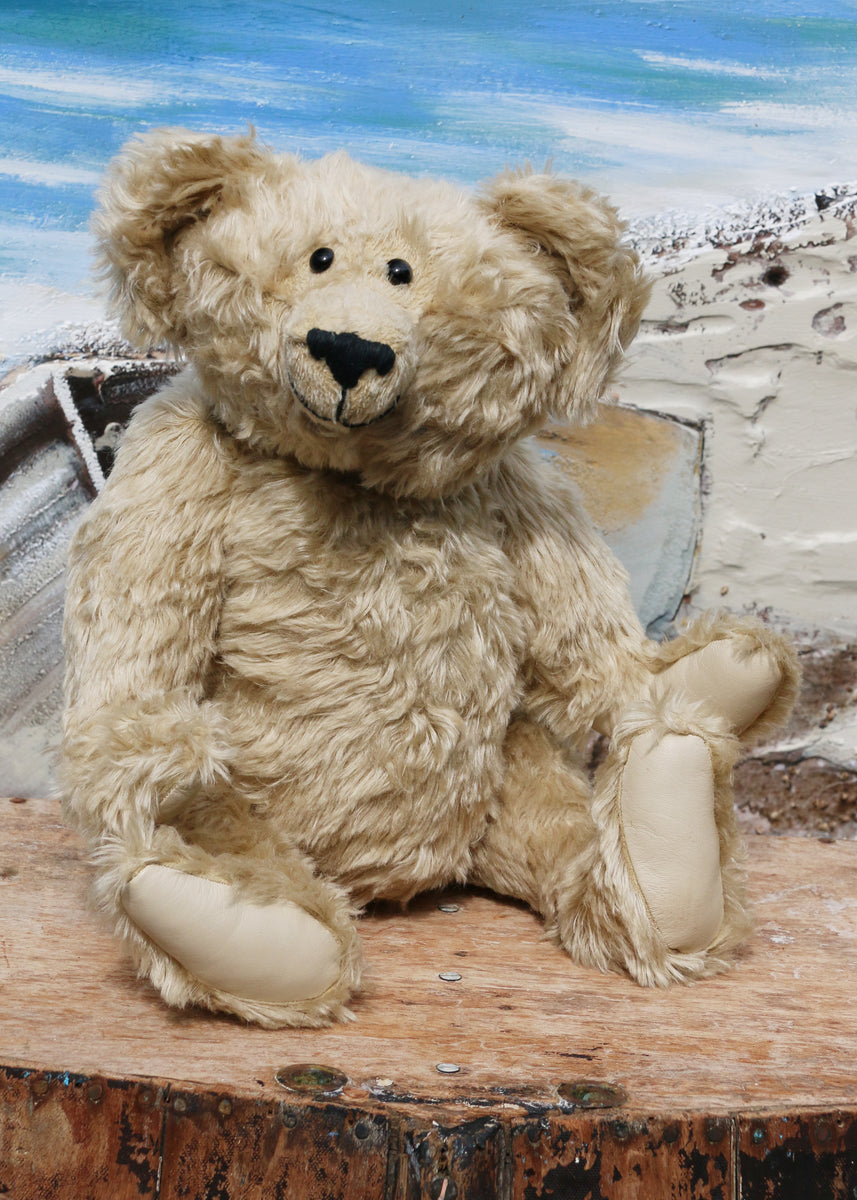 Rory a sweet and cuddly, traditional teddy bear by Barbara Ann Bears